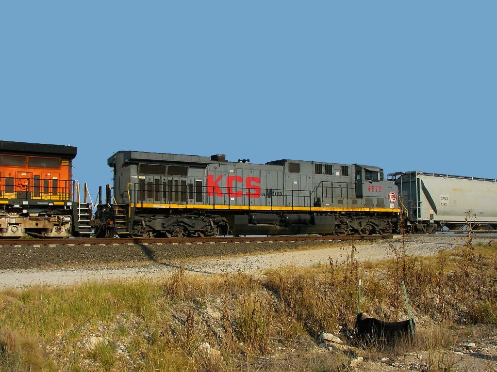 KCS de Mexico 4572